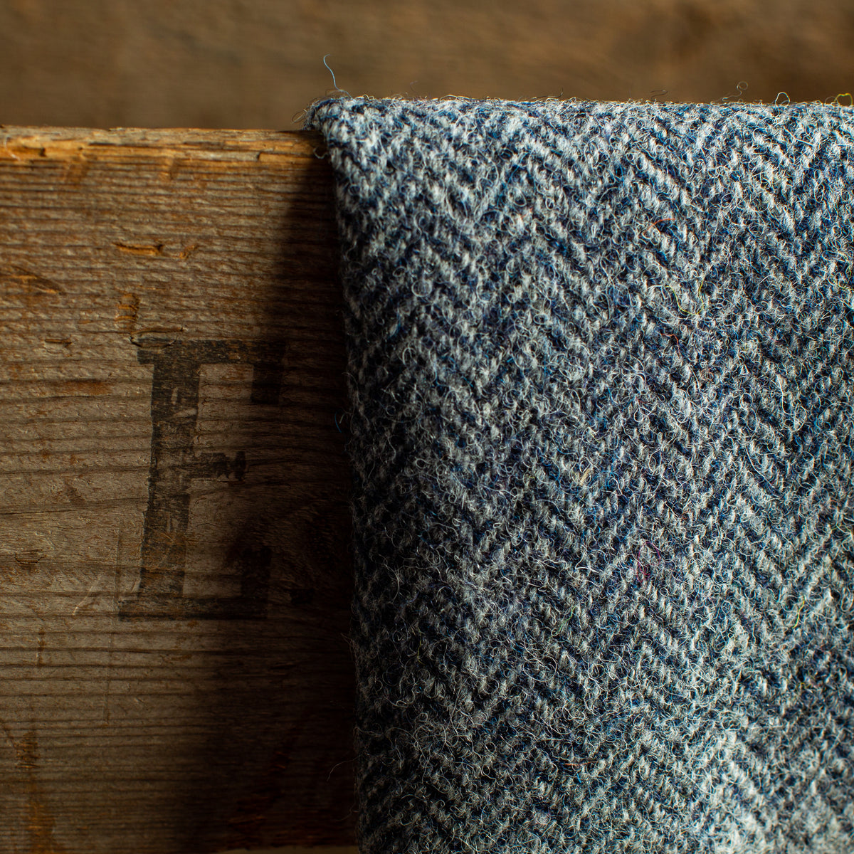 Harris Tweed Fabric 0119 – Harris tweed Carloway Mill